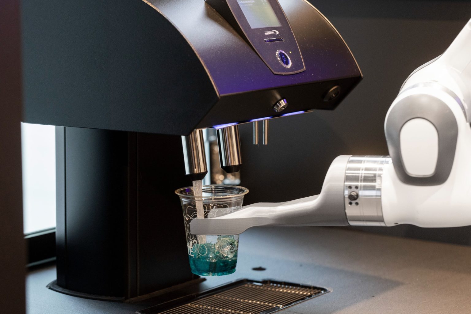 Smyze | Robotic bar | Holycode