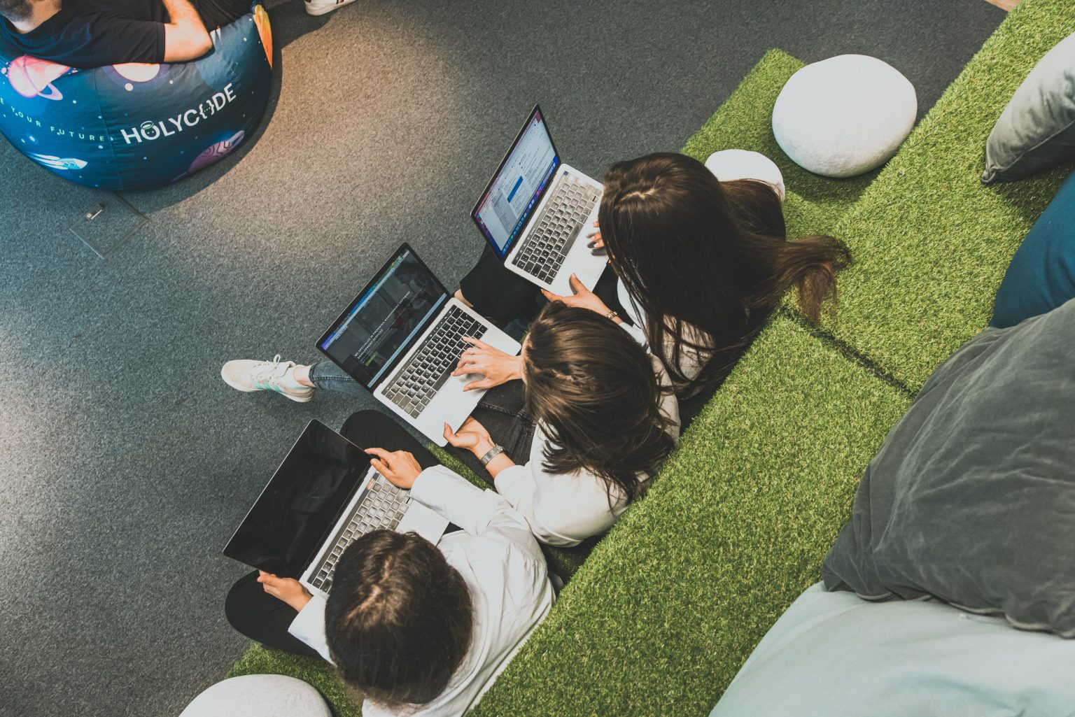 Nearshoring explained: Benefits and challenges | Holycode