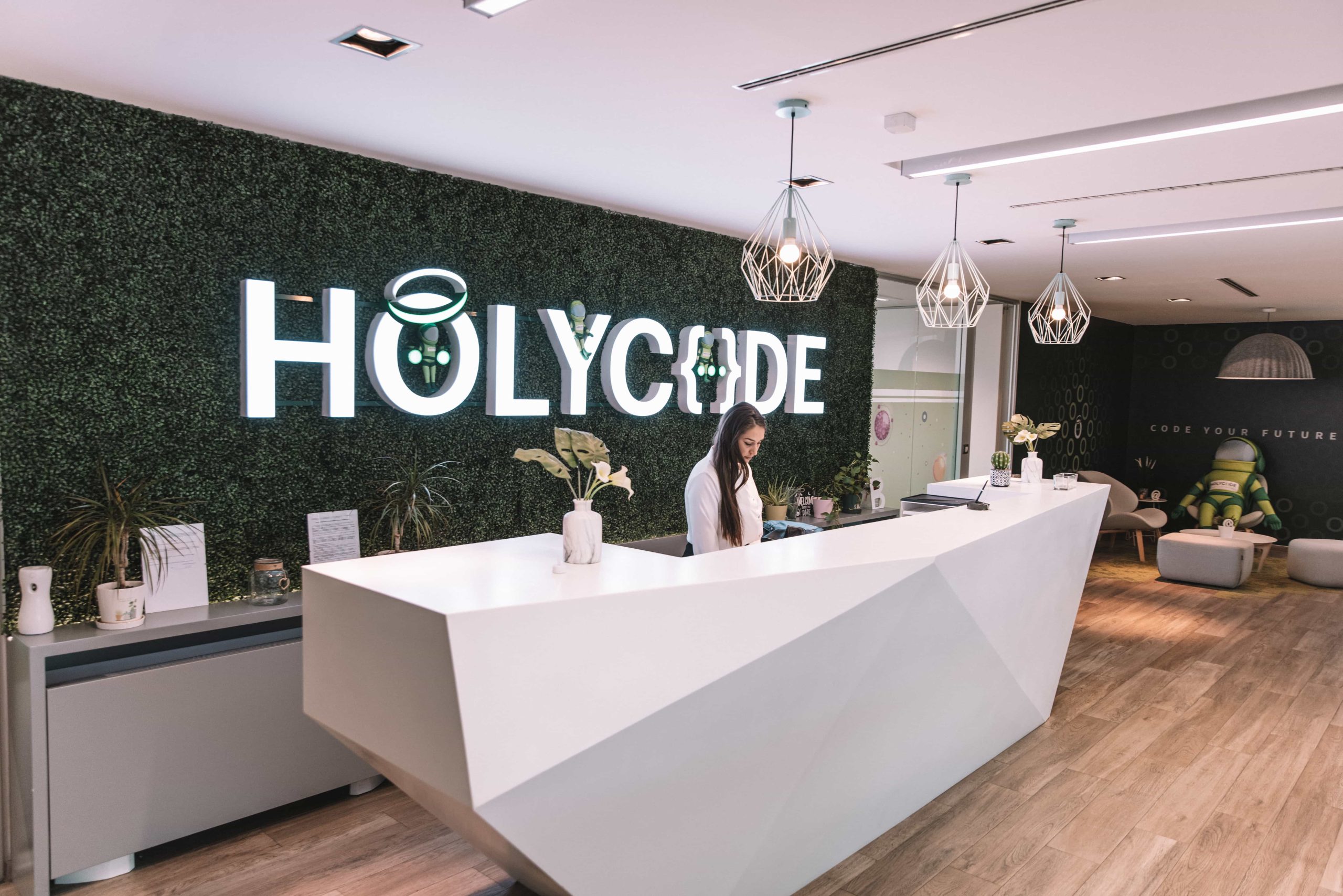 14 signs that show you really need a new website | Holycode